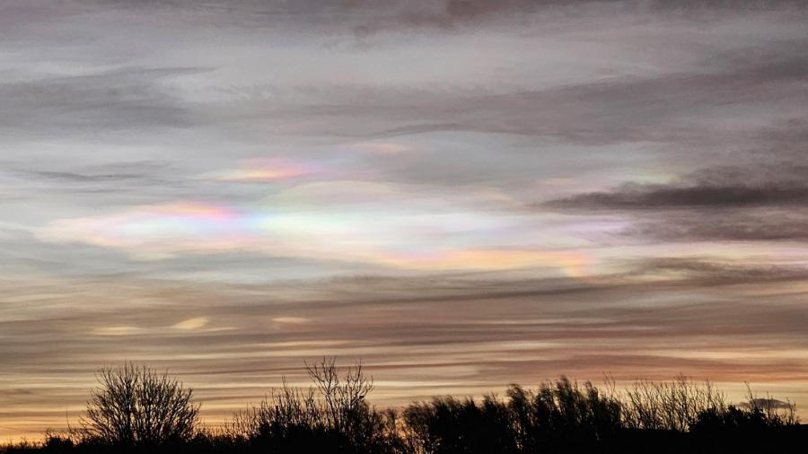 Rare sightings of nacreous clouds as far south as Kent today